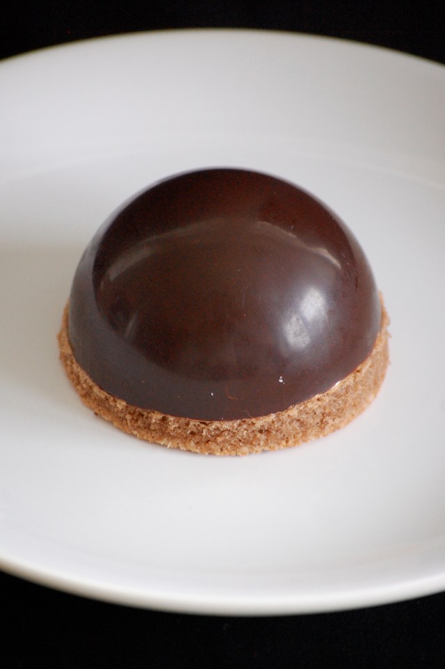 SPHERES EN CHOCOLAT // CHOCOLATE SPHERE