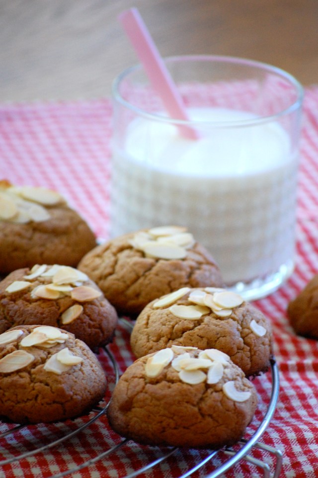 BISCUITS AUX AMANDES // ALMOND COOKIES